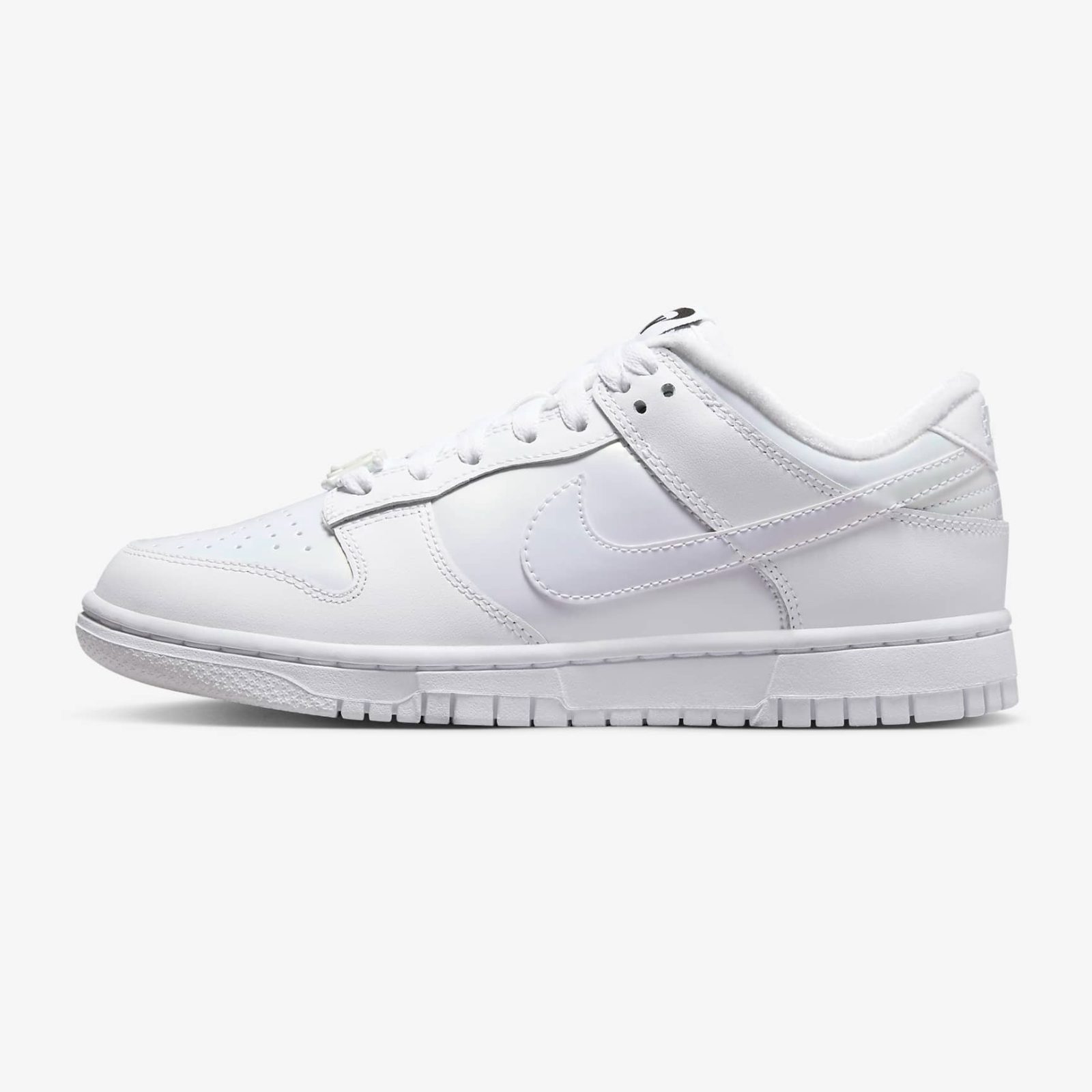 Nike รองเท้าผ้าใบผู้หญิง Dunk Low SE | White/Black/Multi Color ( FD8683 ...