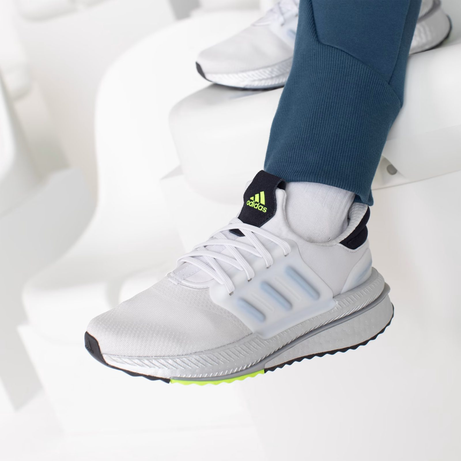 Adidas ถุงเท้า Bold 3-Stripes Cushioned Crew Socks 3 Pairs | White ...