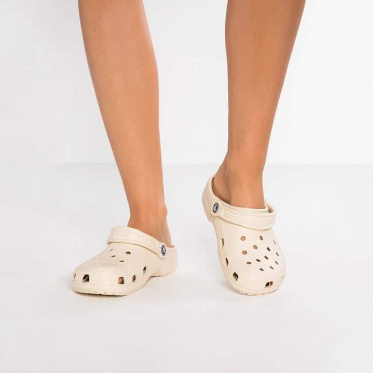Crocs รองเท้าแตะ Classic Clog | Bone ( 10001-2Y2 ) - APX OFFICIAL STORE