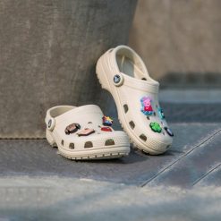 Crocs รองเท้าแตะ Classic Clog | Bone ( 10001-2Y2 ) - APX OFFICIAL STORE