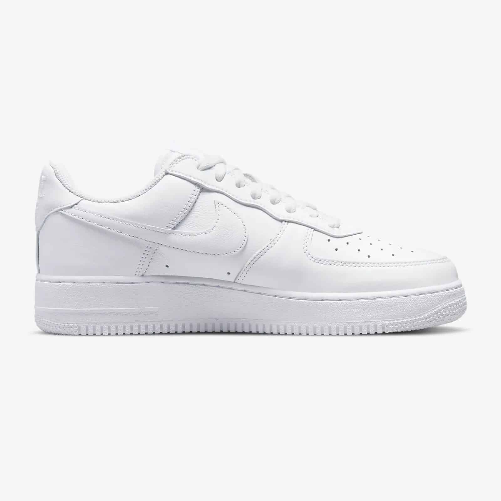 Nike รองเท้าผ้าใบผู้ชาย Air Force 1 Low Retro | White/White/Metallic ...