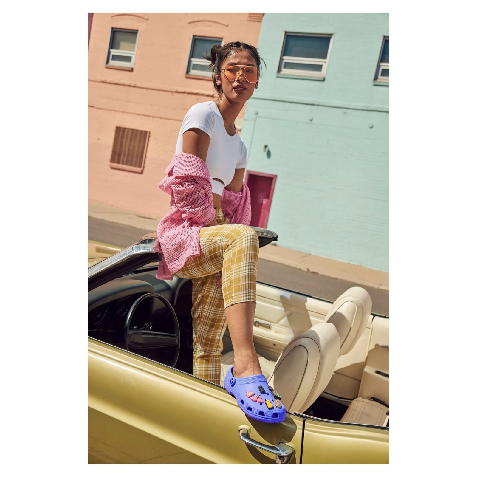 Crocs รองเท้าแตะ Classic Clog | Moon Jelly ( 10001-5Q6 ) - APX OFFICIAL STORE