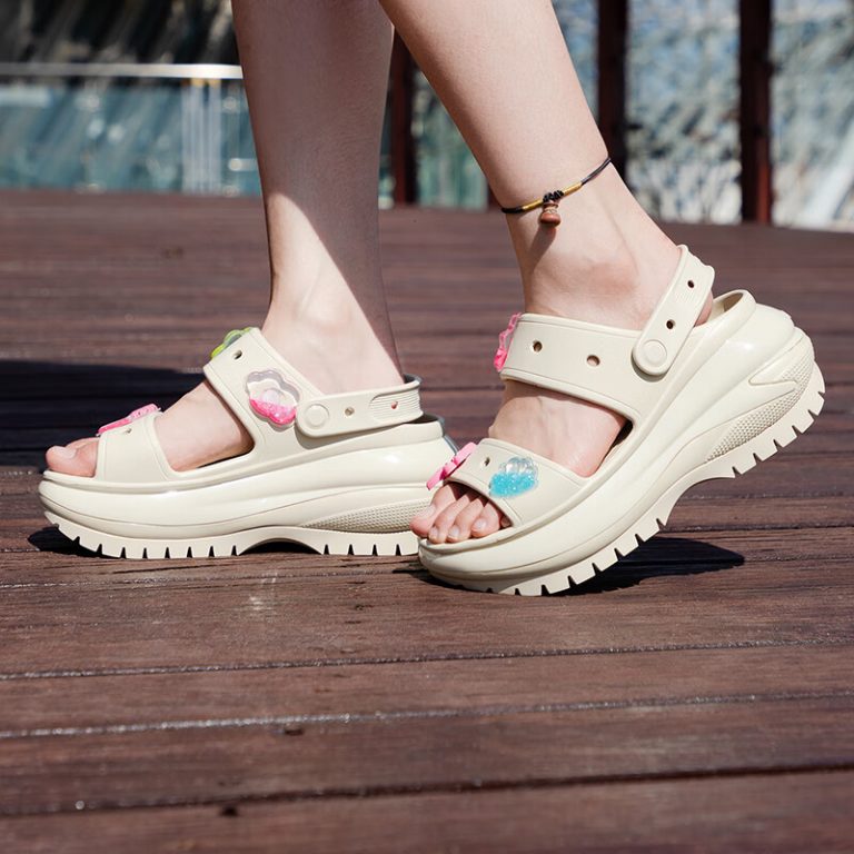 Crocs รองเท้าแตะ Classic Mega Crush Sandal | Bone ( 207989-2Y2 ) - APX ...