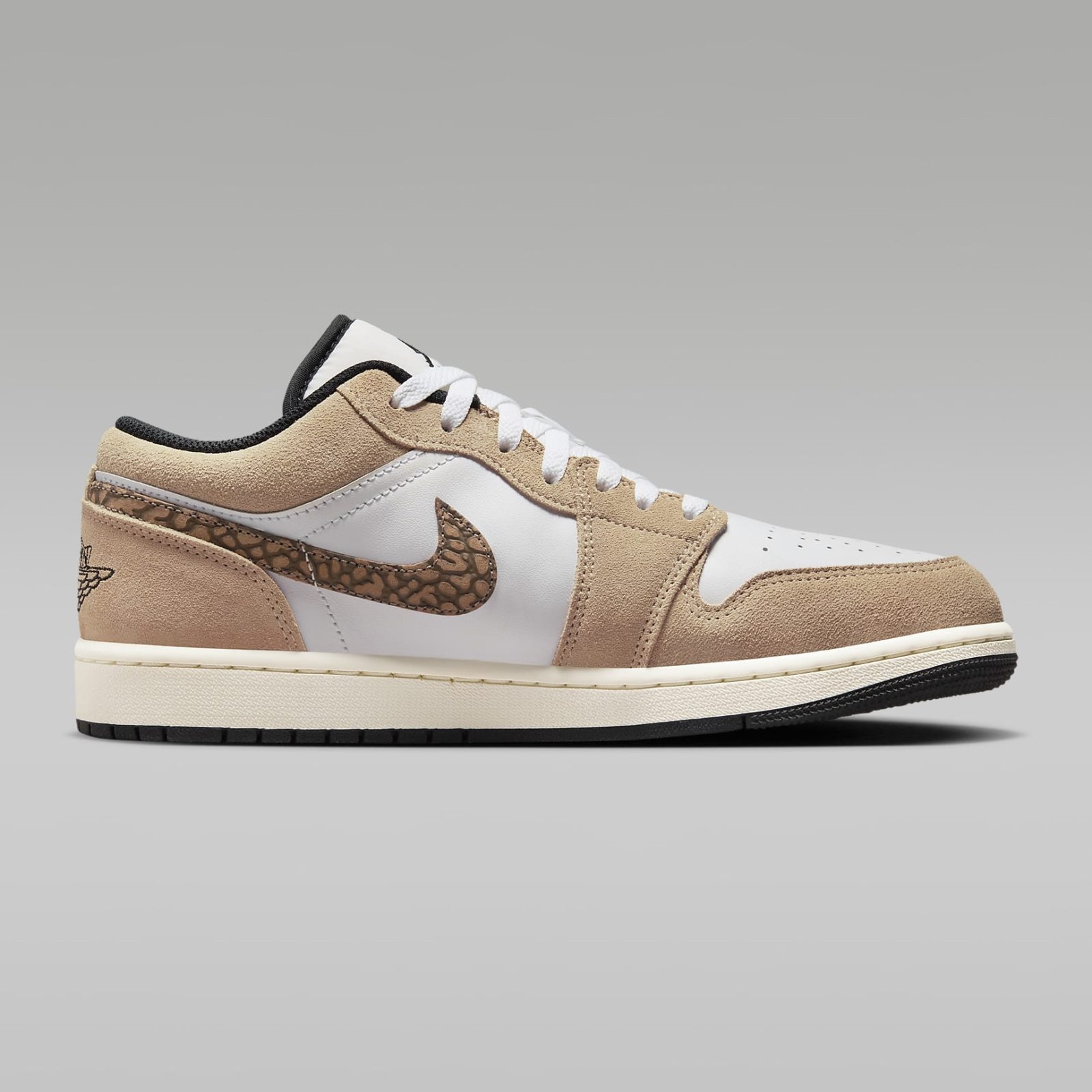Nike รองเท้าผ้าใบผู้ชาย Air Jordan 1 Low SE | Hemp/White/Black/Light ...