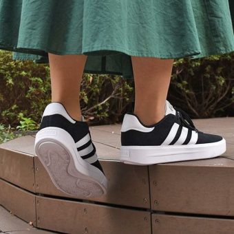 Adidas รองเท้าผ้าใบผู้หญิง Court Platform Suede | Core Black/Cloud ...